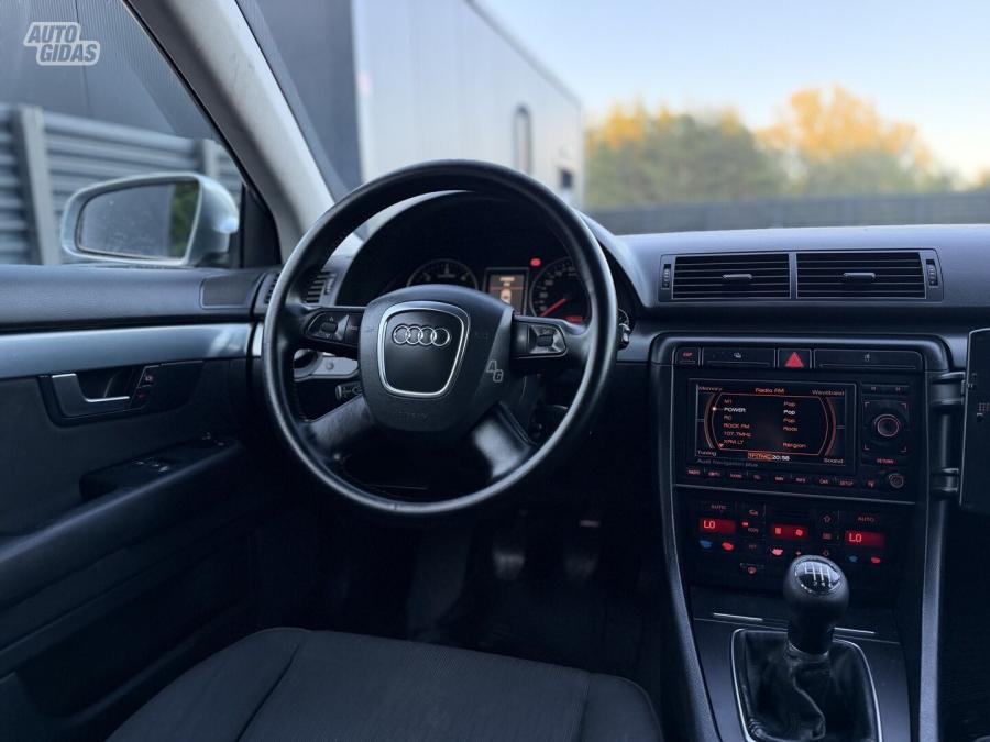 Pelēks Audi A4 2005 Viļņa, ar dzinēja tilpumu 2.00 L un nobraukumu 399 tūkst. km par 2500 €, foto 9 vietnē AUTOMOTO.COM.LV