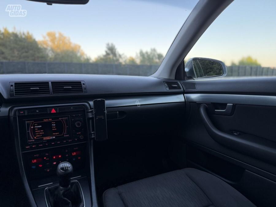 Pelēks Audi A4 2005 Viļņa, ar dzinēja tilpumu 2.00 L un nobraukumu 399 tūkst. km par 2500 €, foto 10 vietnē AUTOMOTO.COM.LV