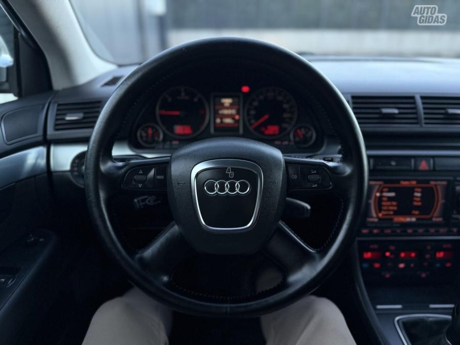 Pelēks Audi A4 2005 Viļņa, ar dzinēja tilpumu 2.00 L un nobraukumu 399 tūkst. km par 2500 €, foto 11 vietnē AUTOMOTO.COM.LV