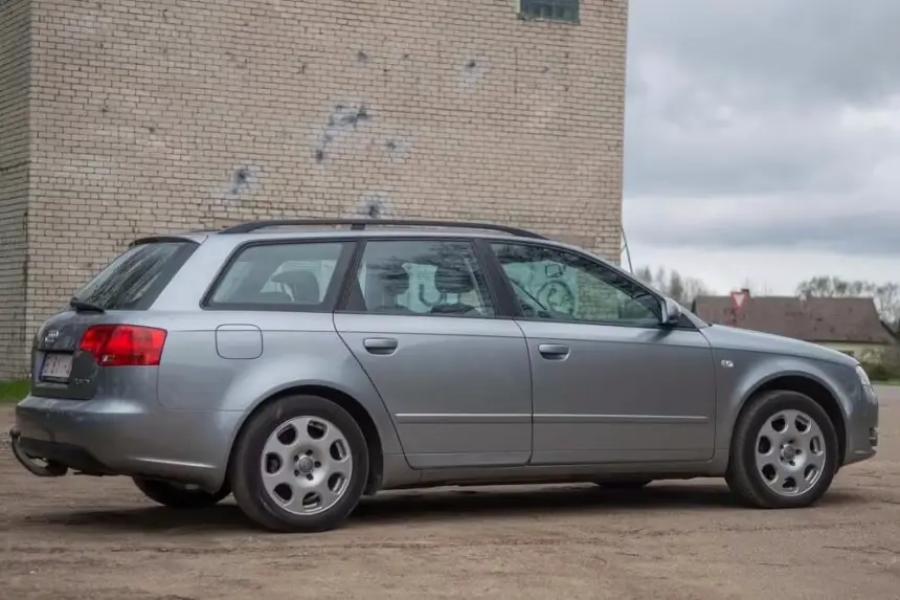 Pelēks Audi A4 2005 Grobiņa, ar dzinēja tilpumu 2.00 L un nobraukumu 269 tūkst. km par 3500 €, foto 8 vietnē AUTOMOTO.COM.LV