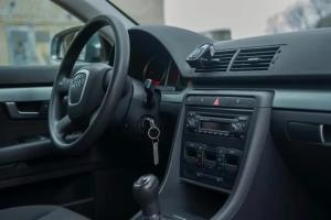 Pelēks Audi A4 2005 Grobiņa, ar dzinēja tilpumu 2.00 L un nobraukumu 269 tūkst. km par 3500 €, foto 12 vietnē AUTOMOTO.COM.LV