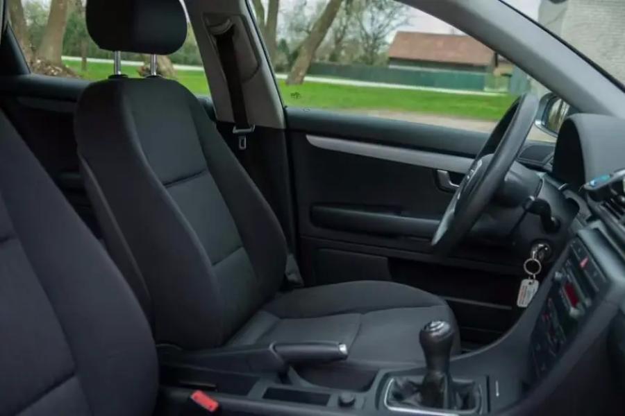 Pelēks Audi A4 2005 Grobiņa, ar dzinēja tilpumu 2.00 L un nobraukumu 269 tūkst. km par 3500 €, foto 13 vietnē AUTOMOTO.COM.LV