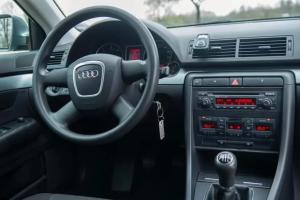 Pelēks Audi A4 2005 Grobiņa, ar dzinēja tilpumu 2.00 L un nobraukumu 269 tūkst. km par 3500 €, foto 14 vietnē AUTOMOTO.COM.LV