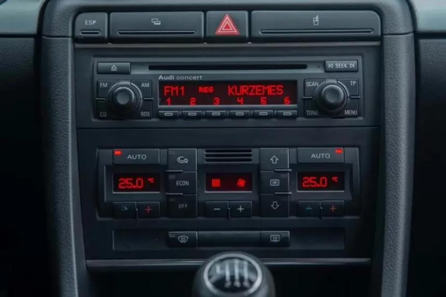 Pelēks Audi A4 2005 Grobiņa, ar dzinēja tilpumu 2.00 L un nobraukumu 269 tūkst. km par 3500 €, foto 15 vietnē AUTOMOTO.COM.LV