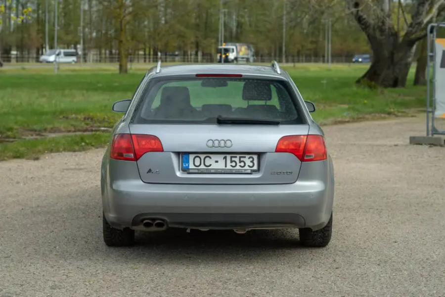 Pelēks Audi A4 2005 Liepāja, ar dzinēja tilpumu 2.00 L un nobraukumu 363 tūkst. km par 1600 €, foto 4 vietnē AUTOMOTO.COM.LV