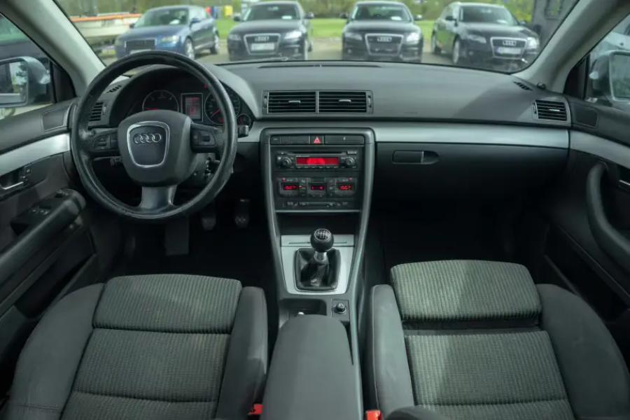 Pelēks Audi A4 2005 Liepāja, ar dzinēja tilpumu 2.00 L un nobraukumu 363 tūkst. km par 1600 €, foto 8 vietnē AUTOMOTO.COM.LV