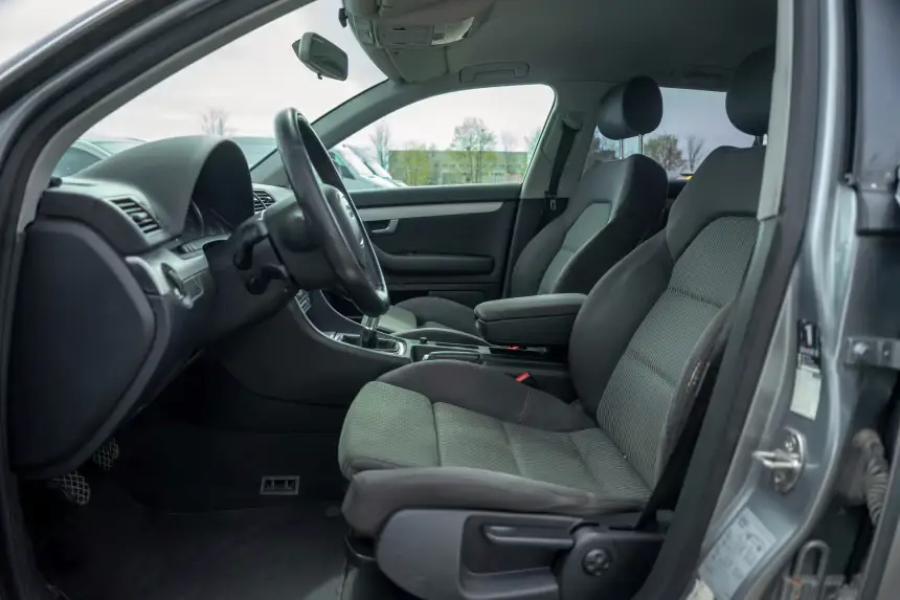 Pelēks Audi A4 2005 Liepāja, ar dzinēja tilpumu 2.00 L un nobraukumu 363 tūkst. km par 1600 €, foto 10 vietnē AUTOMOTO.COM.LV