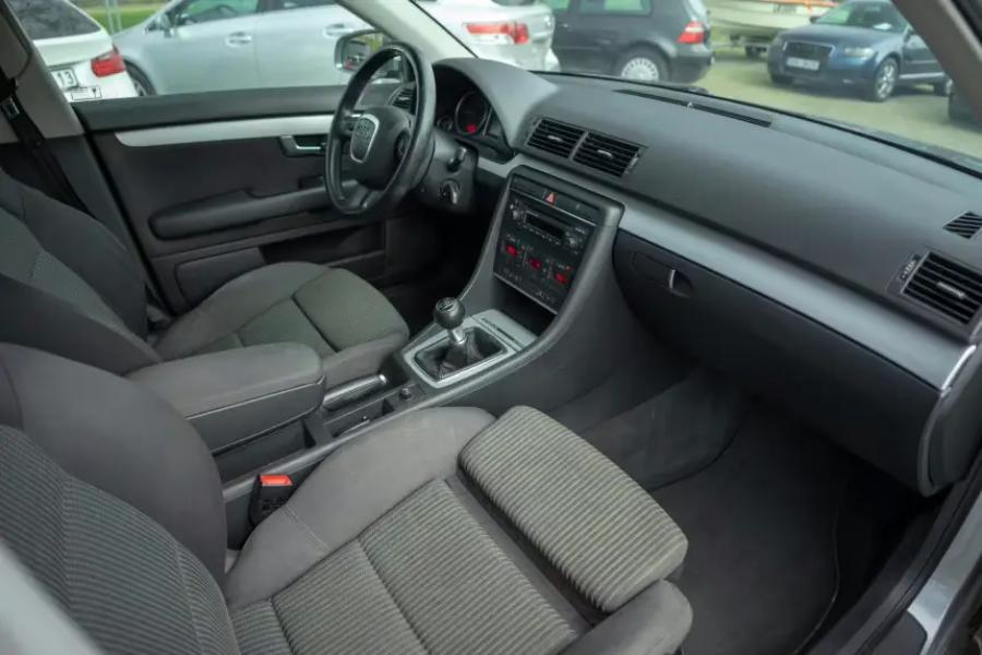 Pelēks Audi A4 2005 Liepāja, ar dzinēja tilpumu 2.00 L un nobraukumu 363 tūkst. km par 1600 €, foto 14 vietnē AUTOMOTO.COM.LV