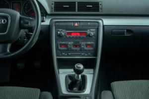 Pelēks Audi A4 2005 Liepāja, ar dzinēja tilpumu 2.00 L un nobraukumu 363 tūkst. km par 1600 €, foto 18 vietnē AUTOMOTO.COM.LV
