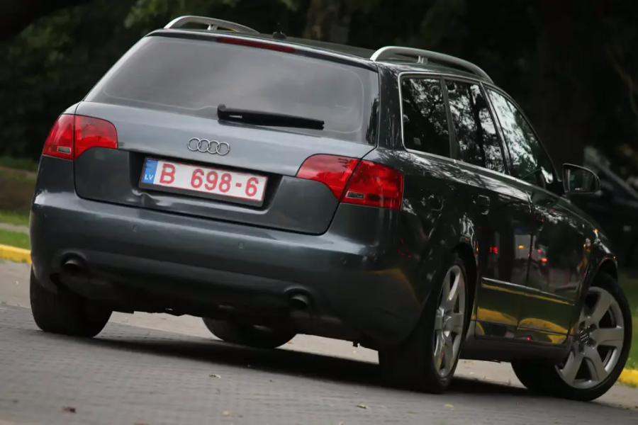 Grey Audi A4 2005 in Riga, with an engine capacity of 2.50 L and mileage of 463 thousand km for 1790 €, photo 3 on AUTOMOTO.COM.LV