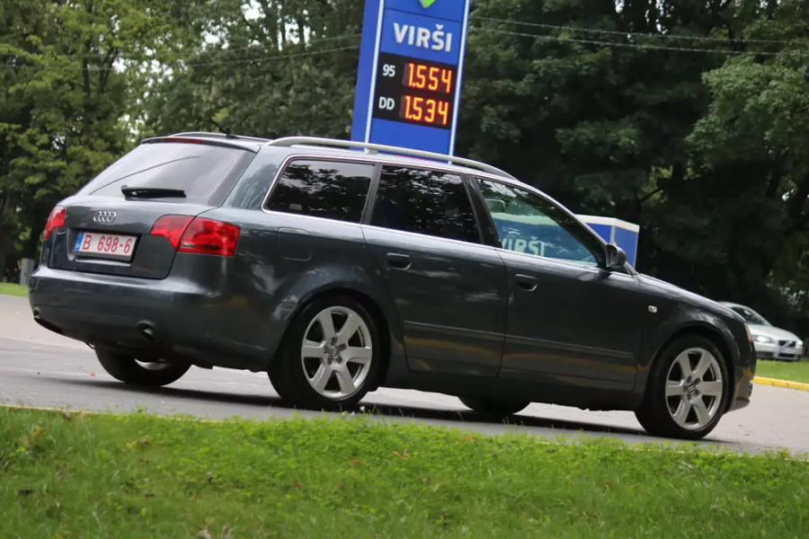 Grey Audi A4 2005 in Riga, with an engine capacity of 2.50 L and mileage of 463 thousand km for 1790 €, photo 7 on AUTOMOTO.COM.LV