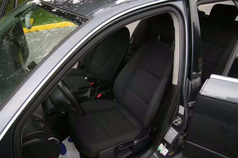 Grey Audi A4 2005 in Riga, with an engine capacity of 2.50 L and mileage of 463 thousand km for 1790 €, photo 10 on AUTOMOTO.COM.LV