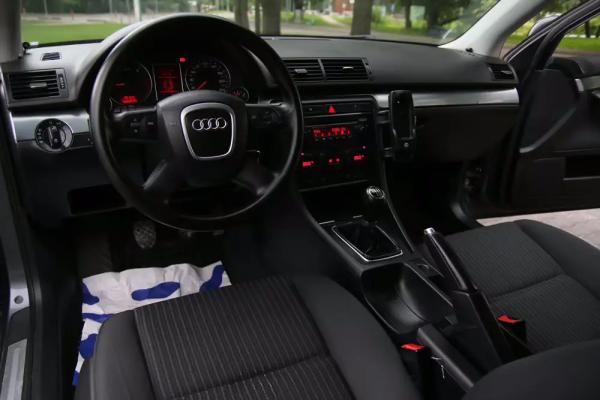 Grey Audi A4 2005 in Riga, with an engine capacity of 2.50 L and mileage of 463 thousand km for 1790 €, photo 10 on AUTOMOTO.COM.LV