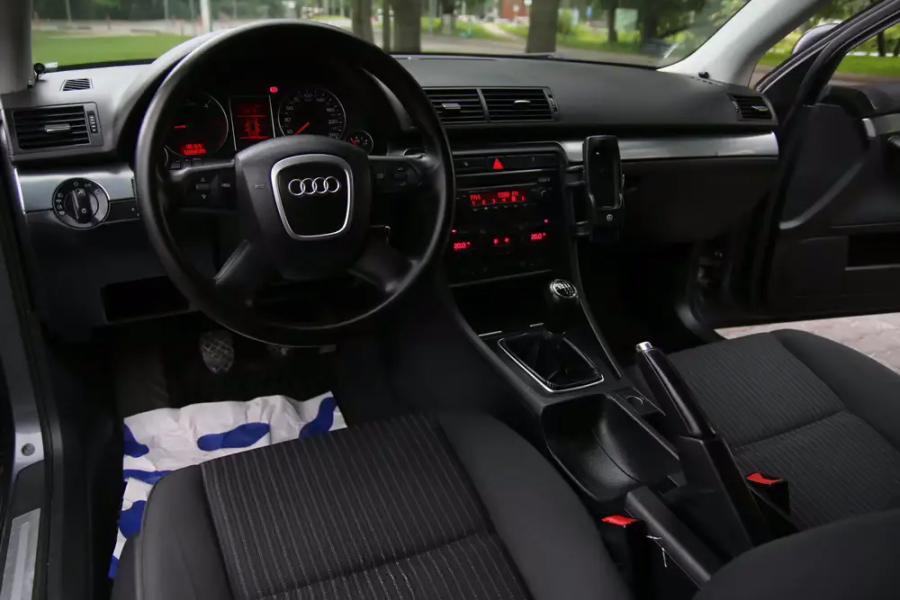 Grey Audi A4 2005 in Riga, with an engine capacity of 2.50 L and mileage of 463 thousand km for 1790 €, photo 11 on AUTOMOTO.COM.LV