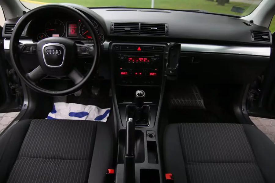 Grey Audi A4 2005 in Riga, with an engine capacity of 2.50 L and mileage of 463 thousand km for 1790 €, photo 12 on AUTOMOTO.COM.LV