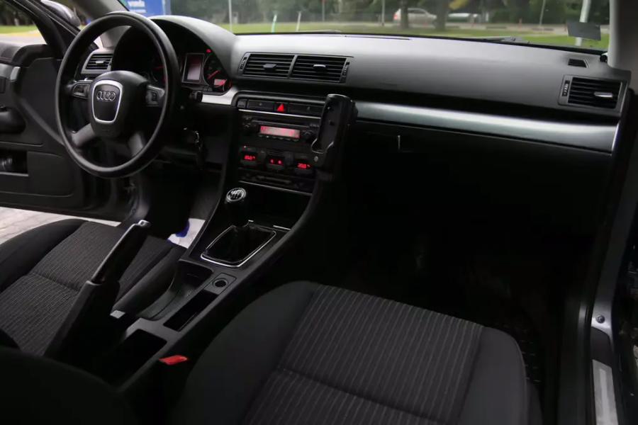 Grey Audi A4 2005 in Riga, with an engine capacity of 2.50 L and mileage of 463 thousand km for 1790 €, photo 13 on AUTOMOTO.COM.LV