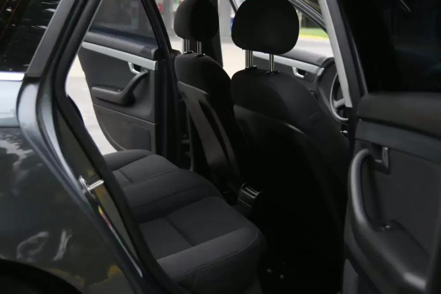 Grey Audi A4 2005 in Riga, with an engine capacity of 2.50 L and mileage of 463 thousand km for 1790 €, photo 18 on AUTOMOTO.COM.LV