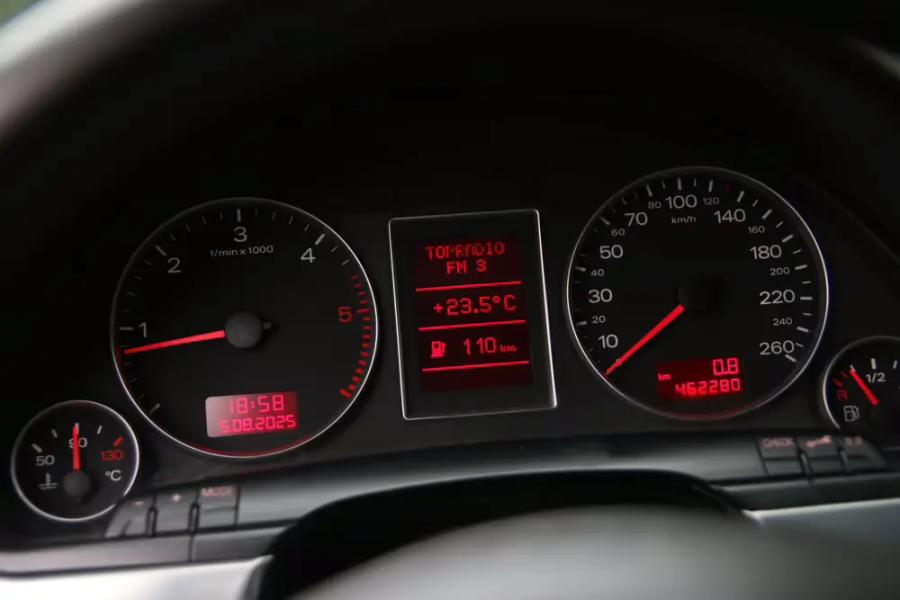 Grey Audi A4 2005 in Riga, with an engine capacity of 2.50 L and mileage of 463 thousand km for 1790 €, photo 20 on AUTOMOTO.COM.LV