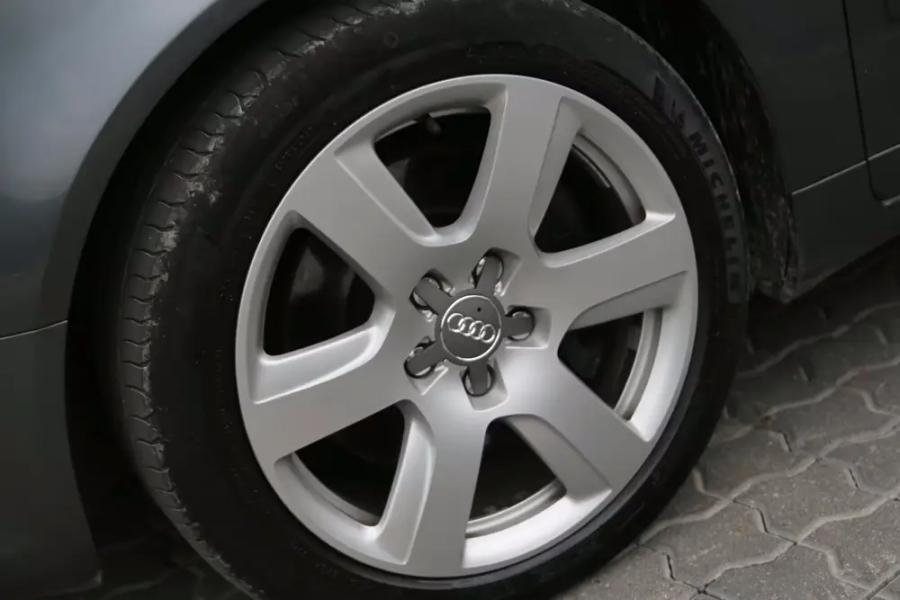 Grey Audi A4 2005 in Riga, with an engine capacity of 2.50 L and mileage of 463 thousand km for 1790 €, photo 22 on AUTOMOTO.COM.LV