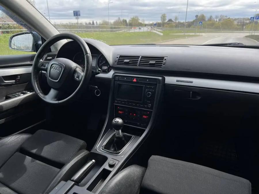 Pelēks Audi A4 2005 Rēzekne, ar dzinēja tilpumu 3.00 L un nobraukumu 341 tūkst. km par 3850 €, foto 12 vietnē AUTOMOTO.COM.LV