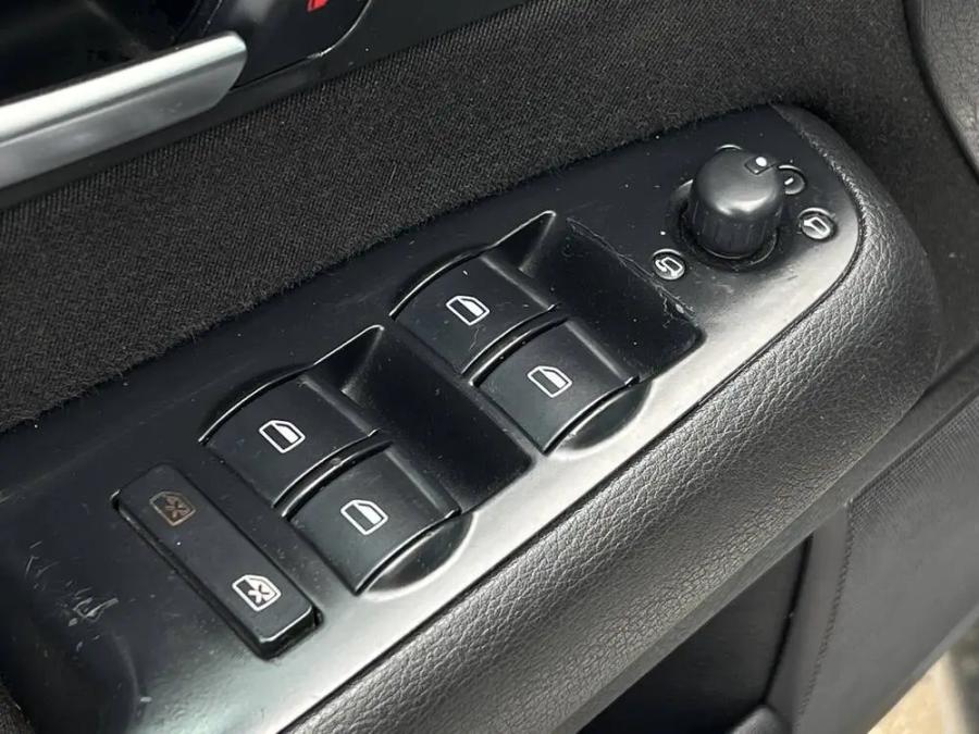 Pelēks Audi A4 2005 Rēzekne, ar dzinēja tilpumu 3.00 L un nobraukumu 341 tūkst. km par 3850 €, foto 16 vietnē AUTOMOTO.COM.LV