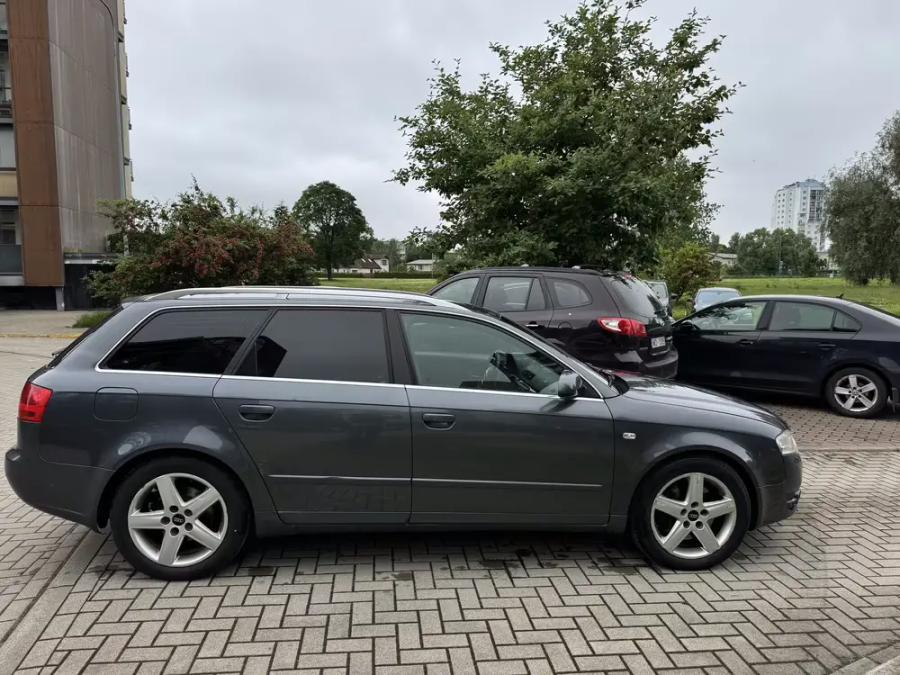 Grey Audi A4 2005 in Riga, with an engine capacity of 3.00 L and mileage of 301 thousand km for 2990 €, photo 3 on AUTOMOTO.COM.LV