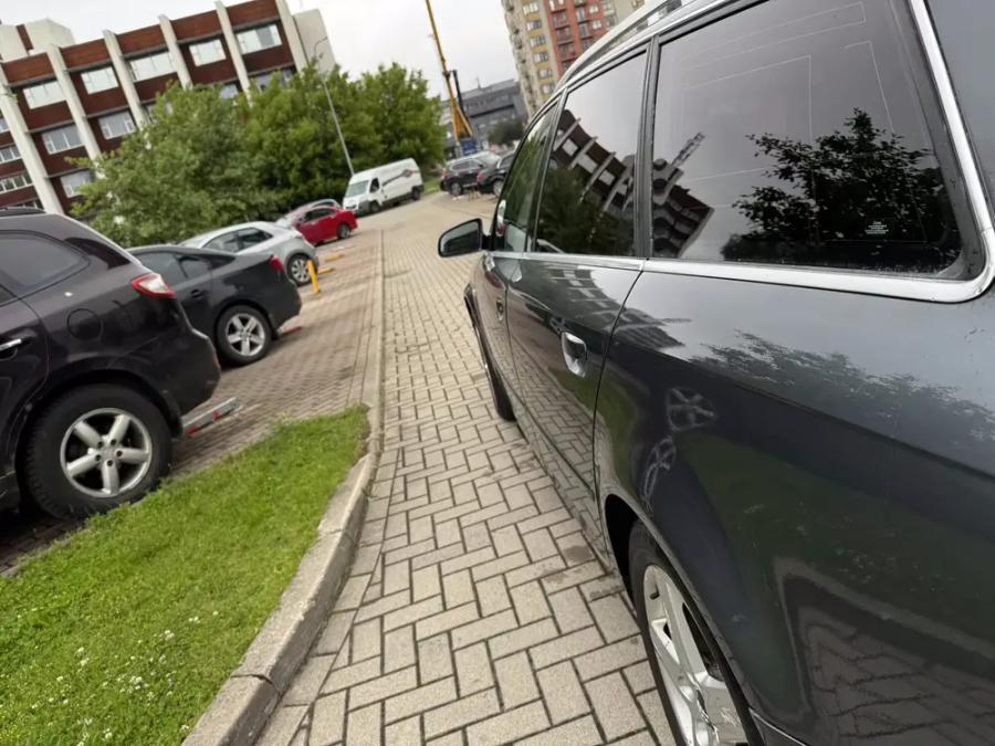 Grey Audi A4 2005 in Riga, with an engine capacity of 3.00 L and mileage of 301 thousand km for 2990 €, photo 7 on AUTOMOTO.COM.LV
