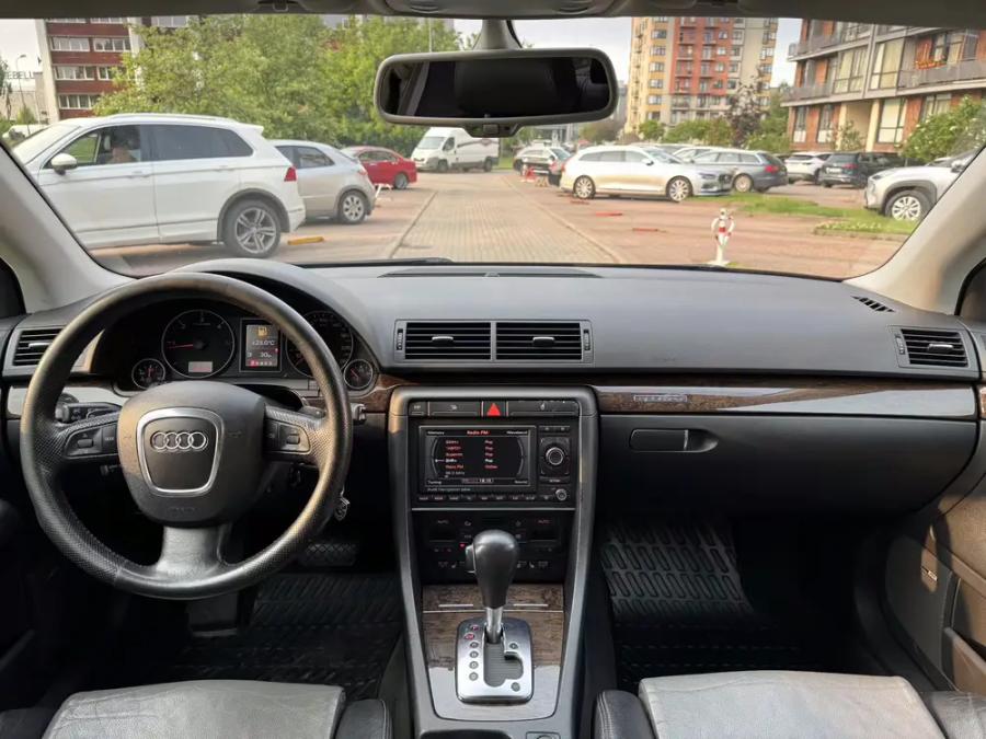Grey Audi A4 2005 in Riga, with an engine capacity of 3.00 L and mileage of 301 thousand km for 2990 €, photo 11 on AUTOMOTO.COM.LV