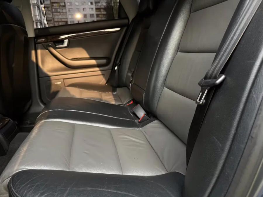 Grey Audi A4 2005 in Riga, with an engine capacity of 3.00 L and mileage of 301 thousand km for 2990 €, photo 12 on AUTOMOTO.COM.LV