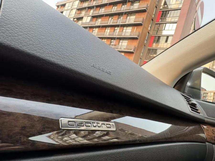 Grey Audi A4 2005 in Riga, with an engine capacity of 3.00 L and mileage of 301 thousand km for 2990 €, photo 14 on AUTOMOTO.COM.LV