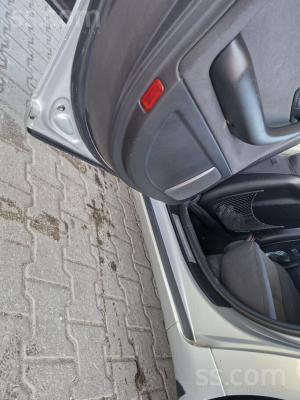 Grey Audi A4 2005 in Ventspils, with an engine capacity of 3.00 L and mileage of 327 thousand km for 2600 €, photo 15 on AUTOMOTO.COM.LV