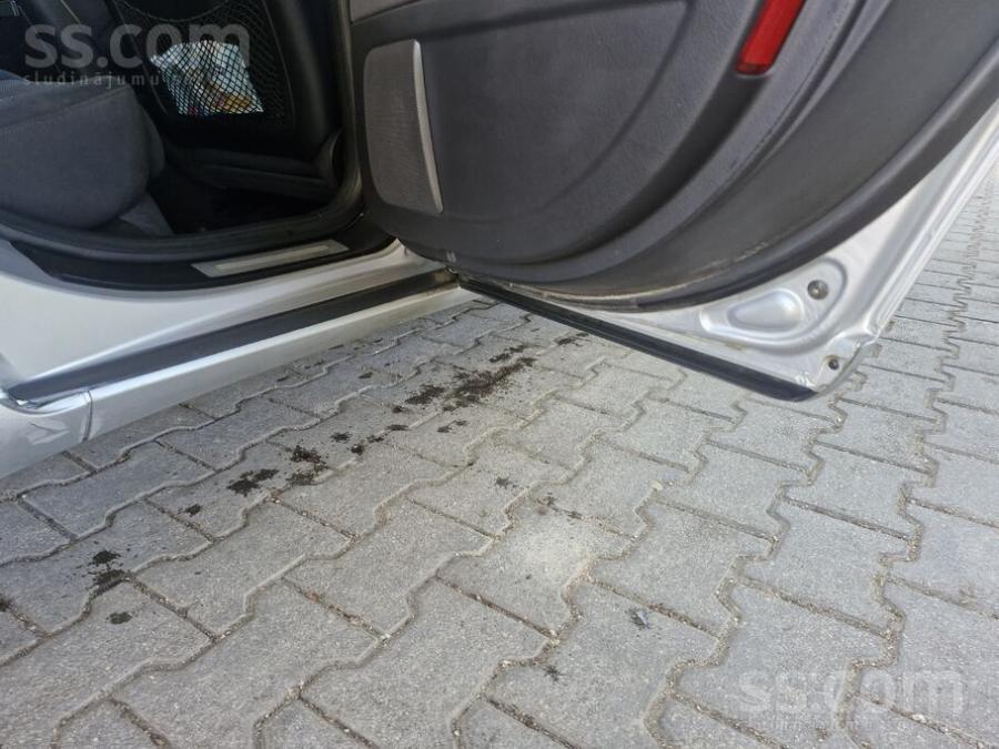 Grey Audi A4 2005 in Ventspils, with an engine capacity of 3.00 L and mileage of 327 thousand km for 2600 €, photo 16 on AUTOMOTO.COM.LV
