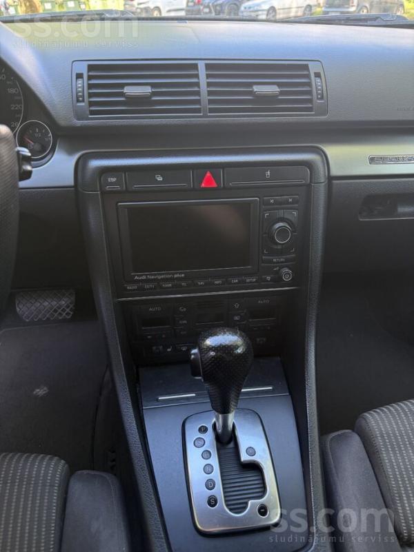 Pelēks Audi A4 2005 Rīga, ar dzinēja tilpumu 3.00 L un nobraukumu 301 tūkst. km par 1700 €, foto 9 vietnē AUTOMOTO.COM.LV