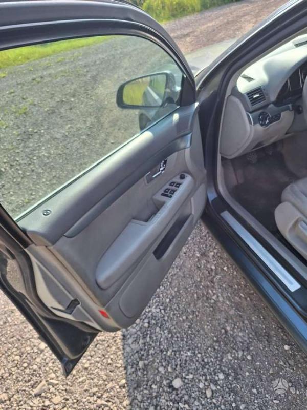 Grey Audi A4 2005 in Radviliskis, with an engine capacity of 1.90 L and mileage of 403 thousand km for 2150 €, photo 7 on AUTOMOTO.COM.LV
