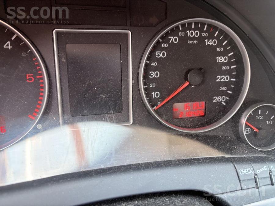 Grey Audi A4 2005 in Riga, with an engine capacity of 2.00 L and mileage of 210 thousand km for 2400 €, photo 6 on AUTOMOTO.COM.LV