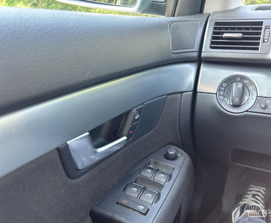 Pelēks Audi A4 2005 Ignalina, ar dzinēja tilpumu 2.00 L un nobraukumu 367 tūkst. km par 2500 €, foto 9 vietnē AUTOMOTO.COM.LV