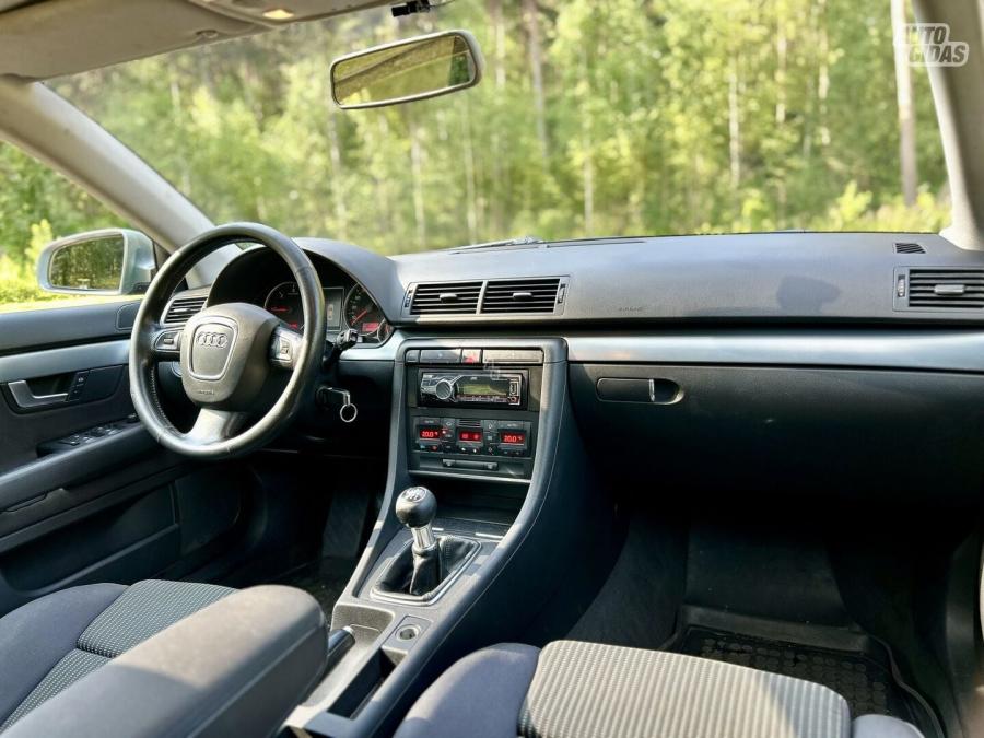 Pelēks Audi A4 2005 Ignalina, ar dzinēja tilpumu 2.00 L un nobraukumu 367 tūkst. km par 2500 €, foto 12 vietnē AUTOMOTO.COM.LV