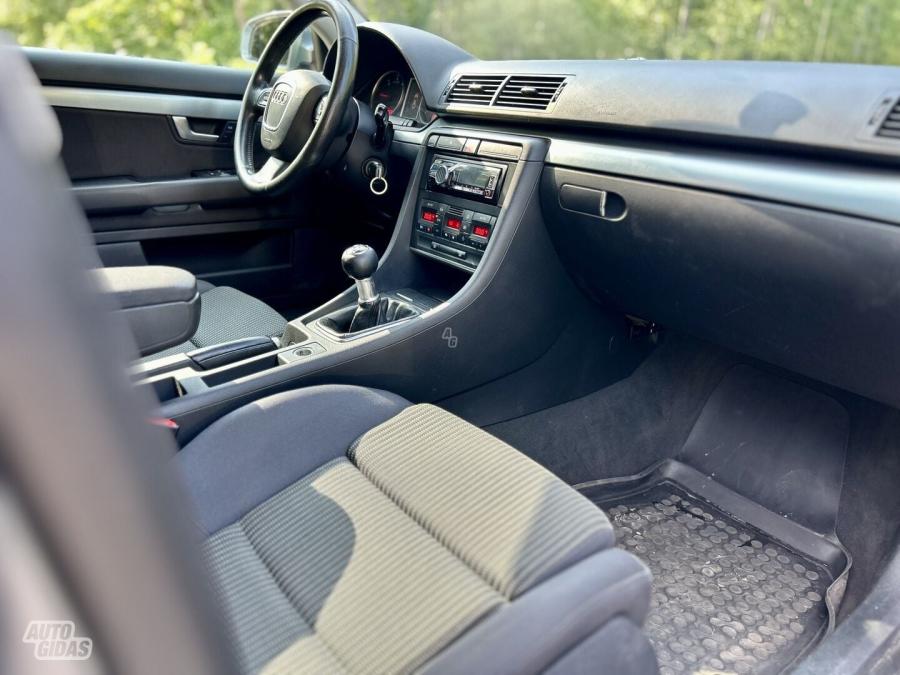 Pelēks Audi A4 2005 Ignalina, ar dzinēja tilpumu 2.00 L un nobraukumu 367 tūkst. km par 2500 €, foto 13 vietnē AUTOMOTO.COM.LV