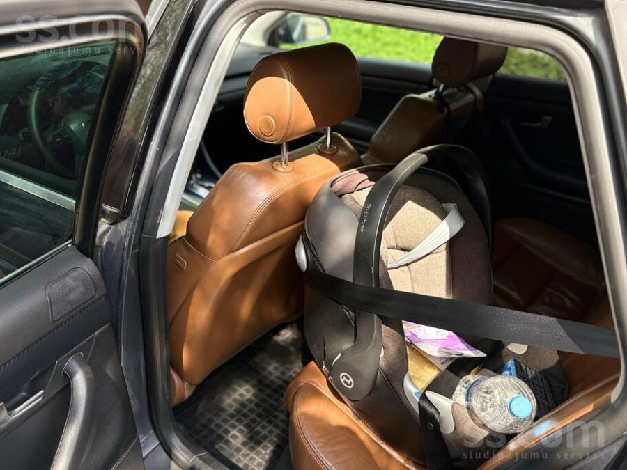 Grey Audi A4 2005 in Riga, with an engine capacity of 2.00 L and mileage of 432 thousand km for 2490 €, photo 9 on AUTOMOTO.COM.LV