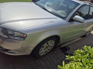 Pelēks Audi A4 2005 Pasvalys, ar dzinēja tilpumu 2.97 L un nobraukumu 312 tūkst. km par 400 €, foto 7 vietnē AUTOMOTO.COM.LV