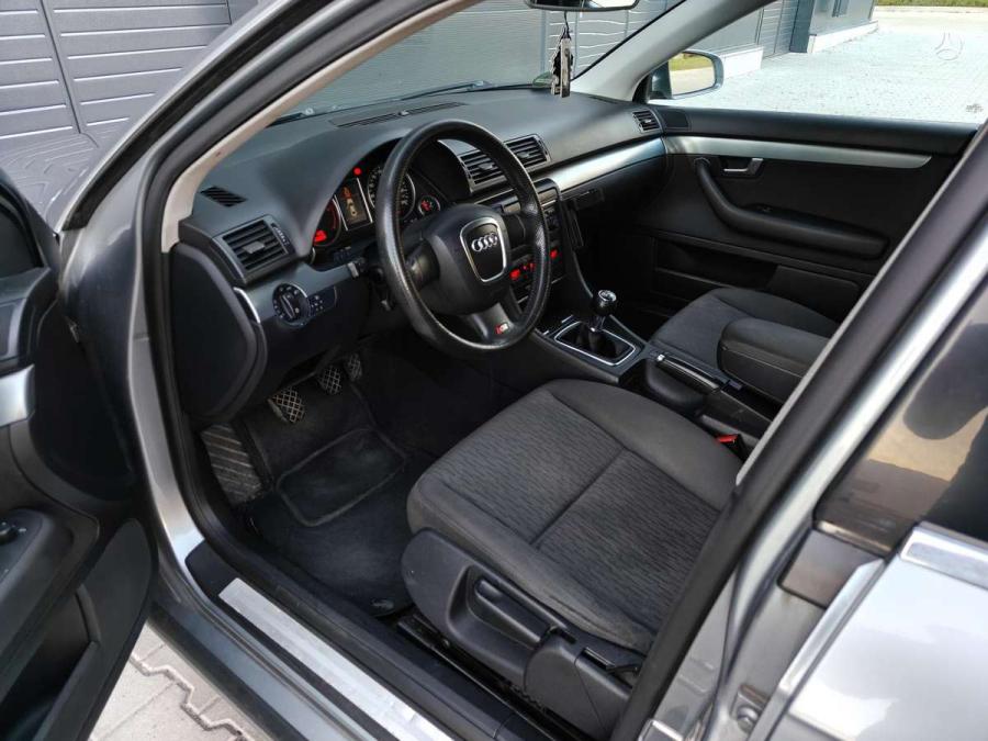 Grey Audi A4 2005 in Utena, with an engine capacity of 1.90 L and mileage of 300 thousand km for 2700 €, photo 12 on AUTOMOTO.COM.LV