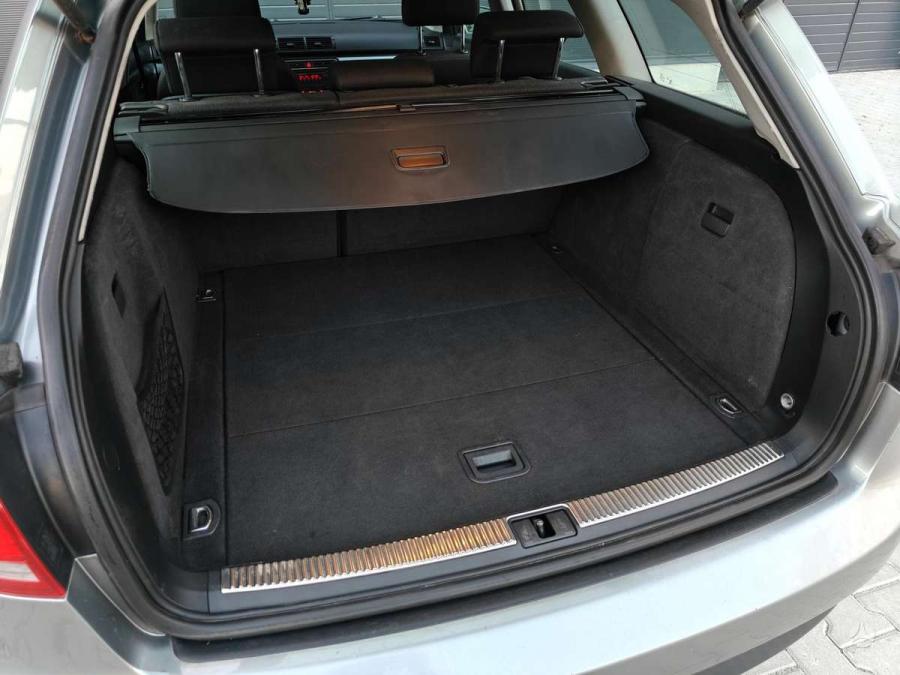Grey Audi A4 2005 in Utena, with an engine capacity of 1.90 L and mileage of 300 thousand km for 2700 €, photo 14 on AUTOMOTO.COM.LV