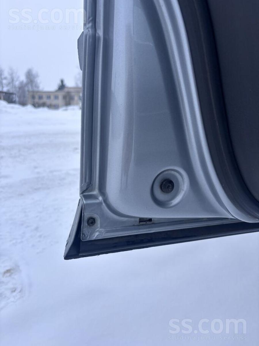 Grey Audi A4 2005 in Bauska, with an engine capacity of 2.00 L and mileage of 394 thousand km for 2490 €, photo 9 on AUTOMOTO.COM.LV
