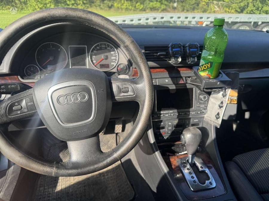 Grey Audi A4 2005 in Birzai, with an engine capacity of 2.50 L and mileage of 390 thousand km for 750 €, photo 9 on AUTOMOTO.COM.LV