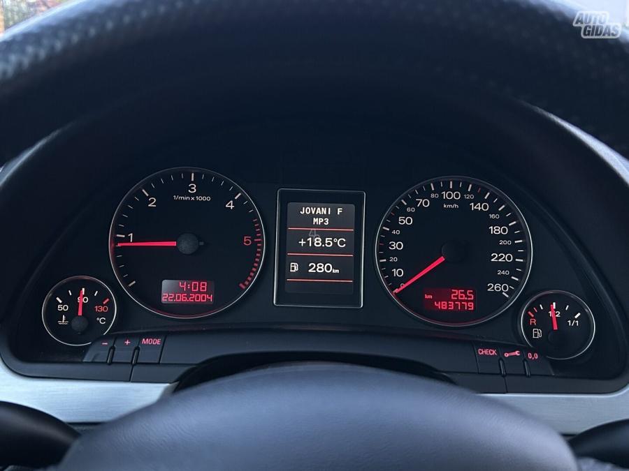 Pelēks Audi A4 2005 Viļņa, ar dzinēja tilpumu 2.50 L un nobraukumu 483 tūkst. km par 1550 €, foto 33 vietnē AUTOMOTO.COM.LV