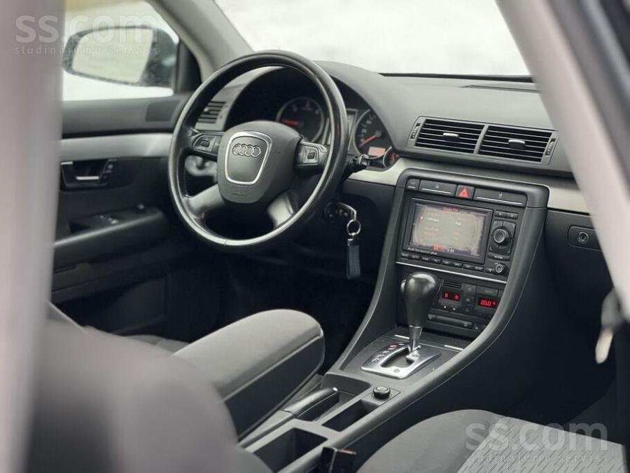 Pelēks Audi A4 2006 Rīga, ar dzinēja tilpumu 2.00 L un nobraukumu 290 tūkst. km par 2350 €, foto 8 vietnē AUTOMOTO.COM.LV