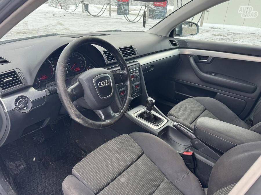 Pelēks Audi A4 2006 Panevēža, ar dzinēja tilpumu 2.00 L un nobraukumu 400 tūkst. km par 1650 €, foto 11 vietnē AUTOMOTO.COM.LV