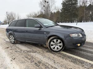 Pelēks Audi A4 2006 Alīta, ar dzinēja tilpumu 2.00 L un nobraukumu 388 tūkst. km par 3150 €, foto 9 vietnē AUTOMOTO.COM.LV