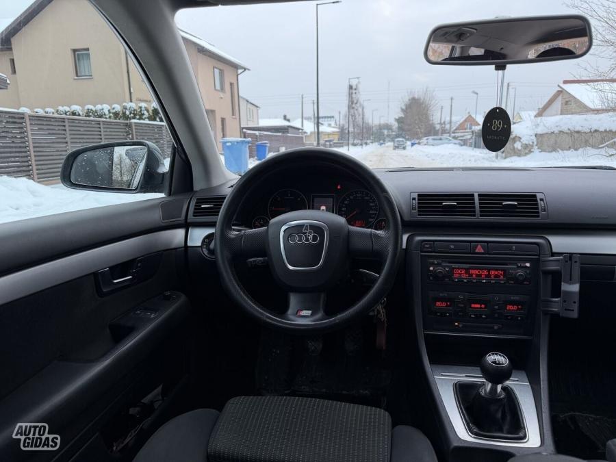 Pelēks Audi A4 2006 Alīta, ar dzinēja tilpumu 2.00 L un nobraukumu 388 tūkst. km par 3150 €, foto 20 vietnē AUTOMOTO.COM.LV
