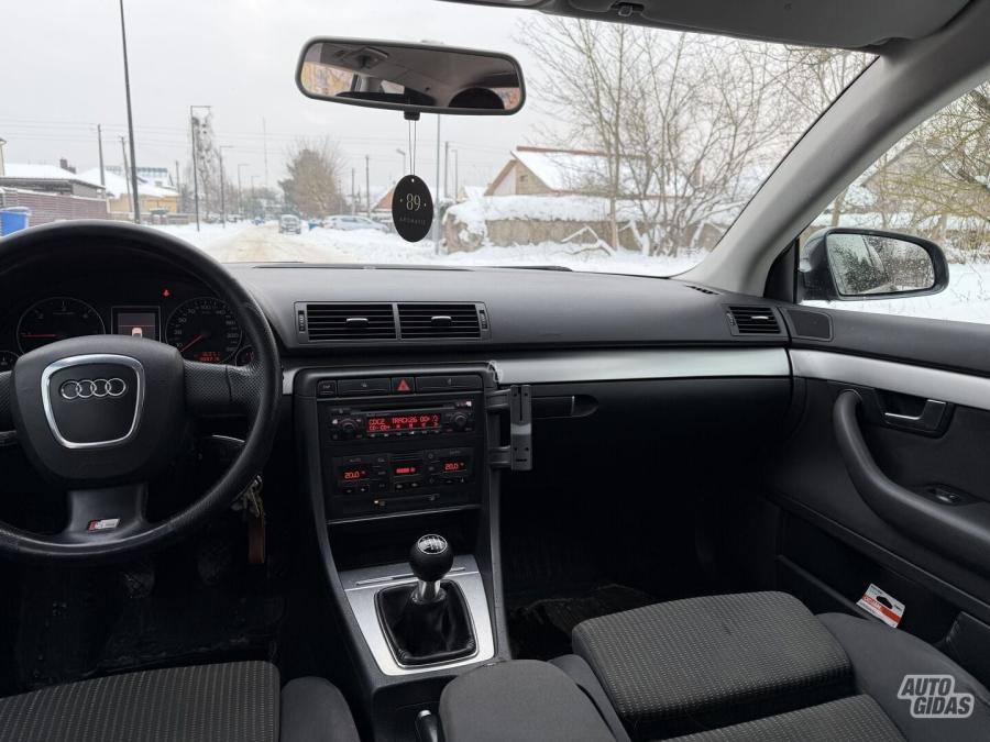 Pelēks Audi A4 2006 Alīta, ar dzinēja tilpumu 2.00 L un nobraukumu 388 tūkst. km par 3150 €, foto 21 vietnē AUTOMOTO.COM.LV